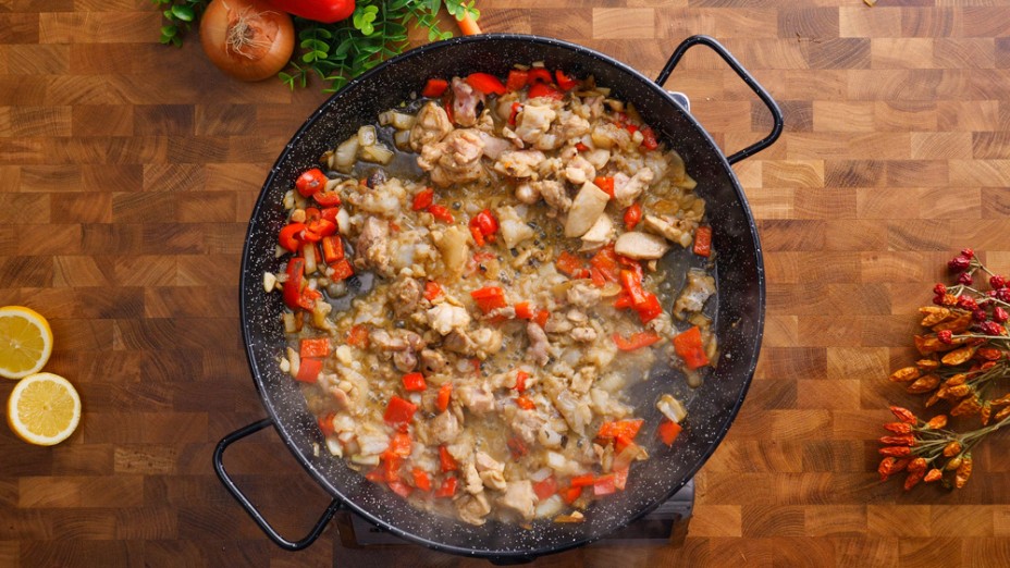 Paella cu pui si fructe de mare - Idei de retete