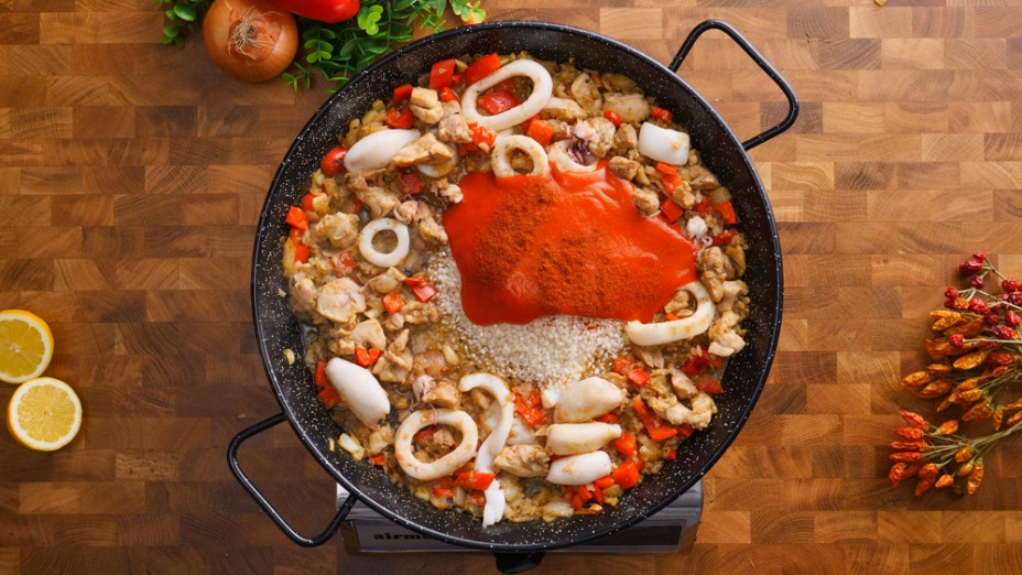 Paella cu pui si fructe de mare - Idei de retete