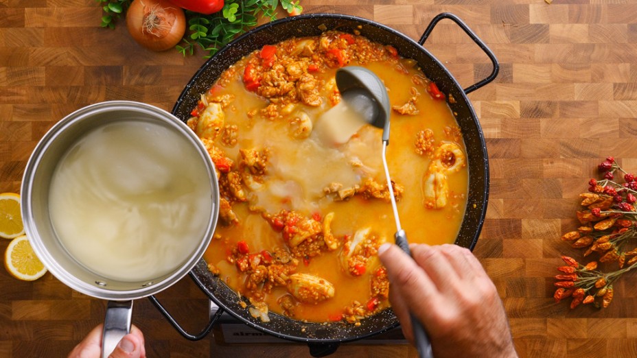 Paella cu pui si fructe de mare - Idei de retete