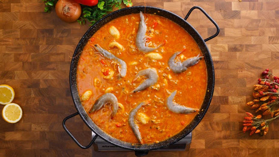 Paella cu pui si fructe de mare - Idei de retete