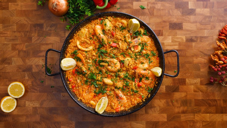 Paella cu pui si fructe de mare - Idei de retete