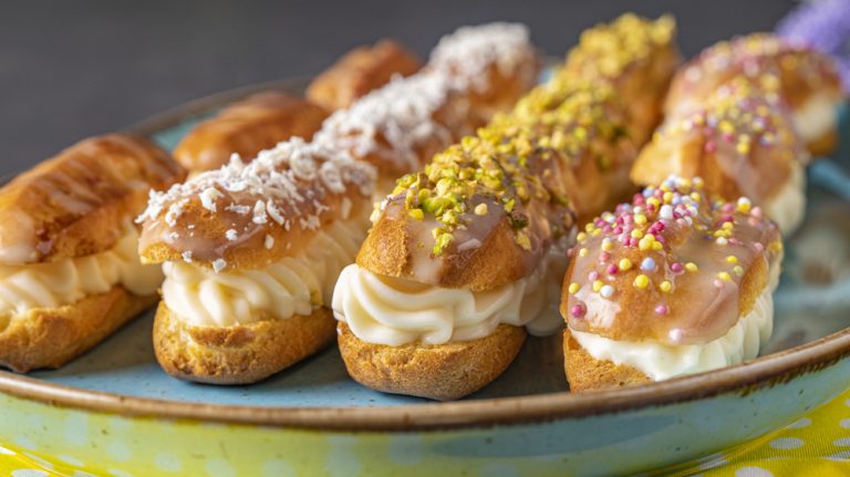 Mini eclere cu cremă de vanilie - Idei de rețete