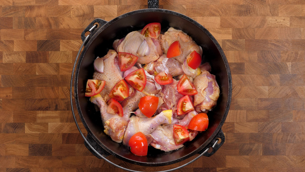 Pui la ceaun cu cartofi și mujdei de usturoi - Idei de retete