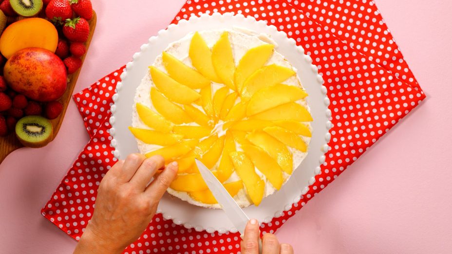Tort cu fructe și cremă ganache - Idei de retete