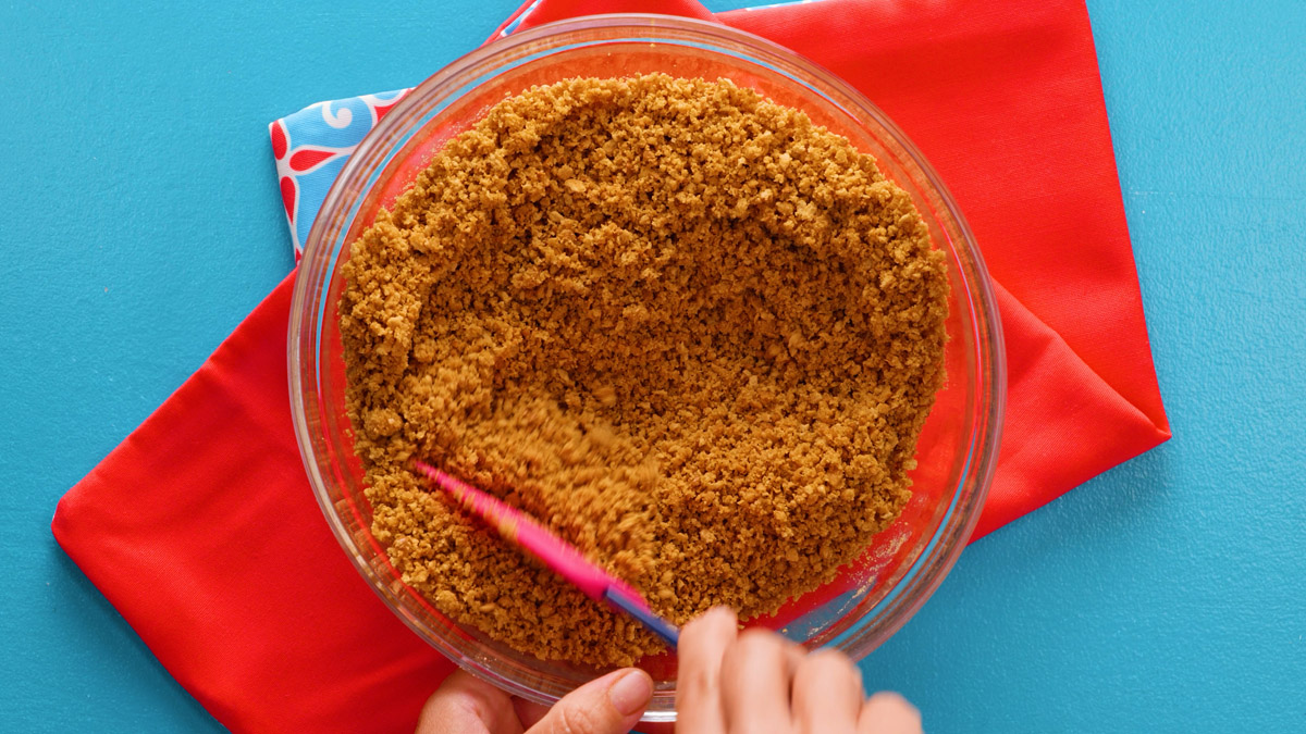 Tarta cu crema de ciocolata, fructe si blat de biscuiti - Idei de retete