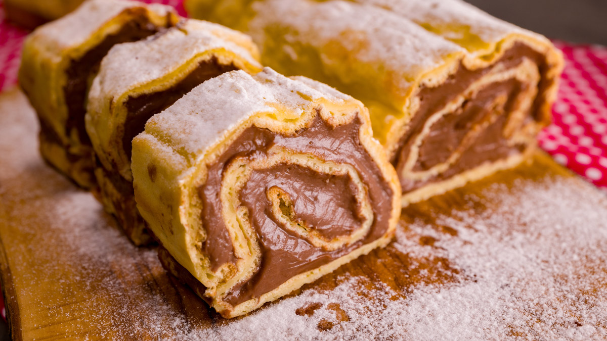 Ruladă ecler cu șarlotă de cacao - Idei de retete