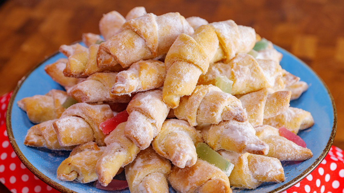 Cornulețe fragede cu rahat și nuci - Idei de retete