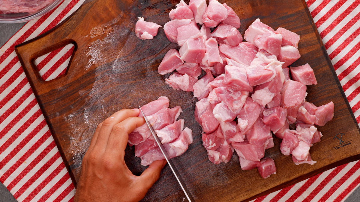 Ceaun de porc cu usturoi si mămăliguță – Idei de retete