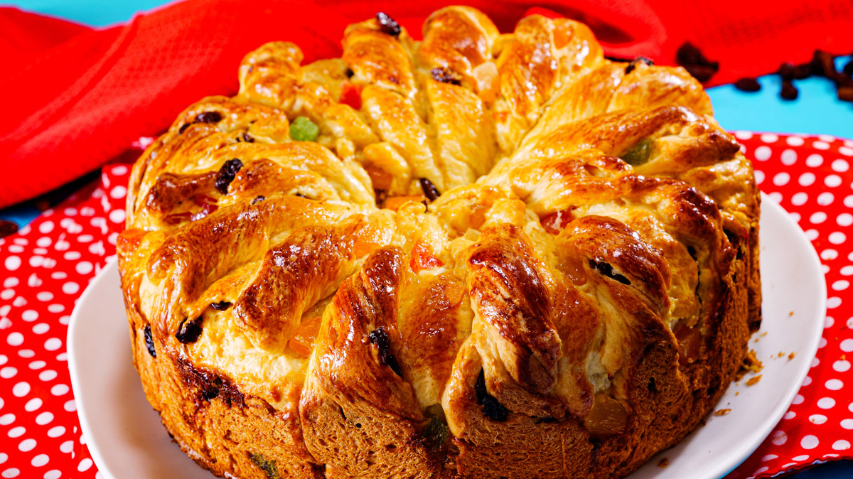 Colac moldovenesc cu rahat si stafide - Idei de retete